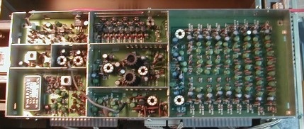 真ん中付近に見える2個の黒いリング状のものが2N4427の放熱器です。